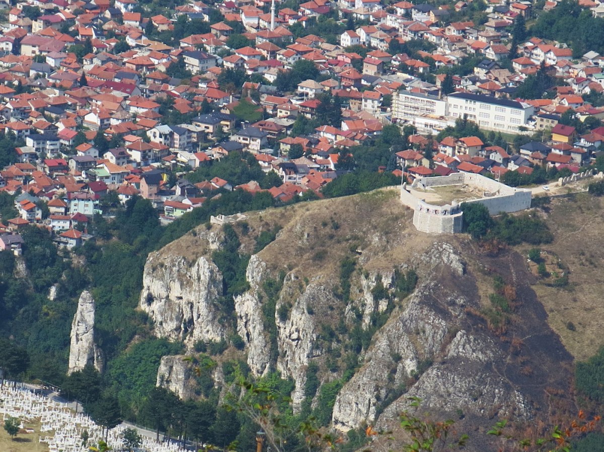 Stari grad Vratnik – PLANINARENJE sa Bracom Babićem