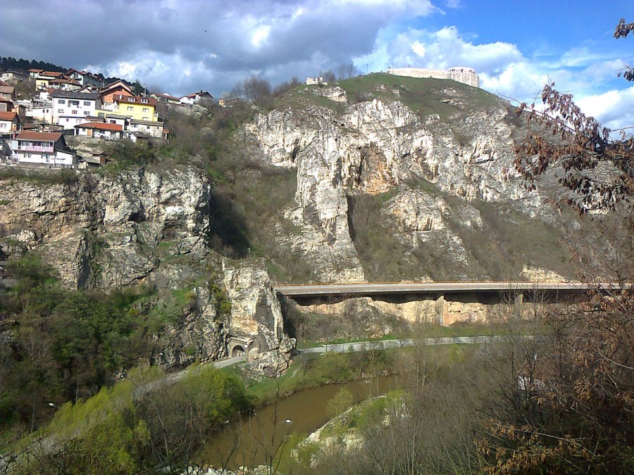 Stari grad Vratnik – PLANINARENJE sa Bracom Babićem