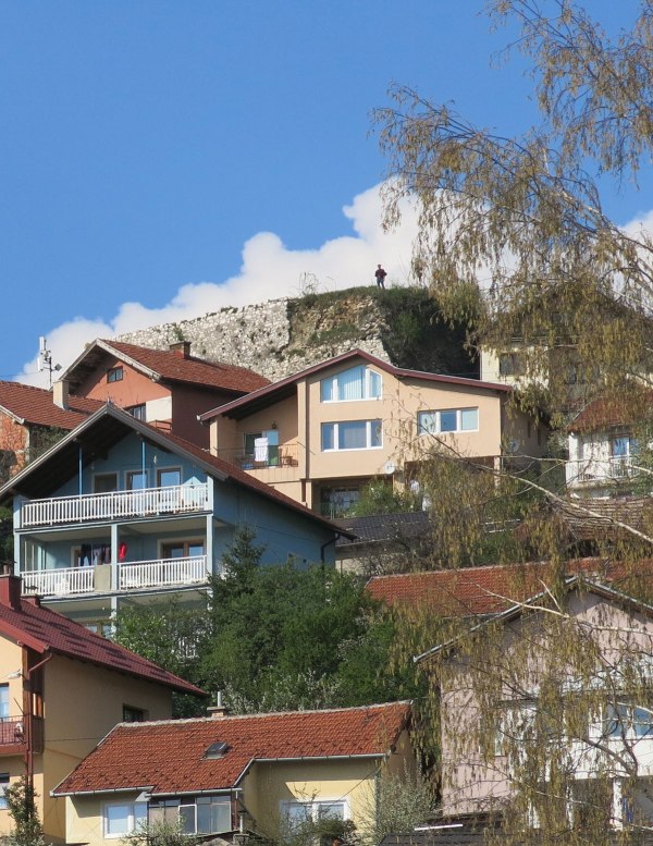Stari grad Vratnik – PLANINARENJE sa Bracom Babićem