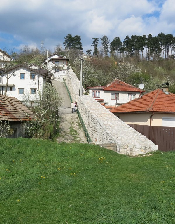 Stari grad Vratnik – PLANINARENJE sa Bracom Babićem